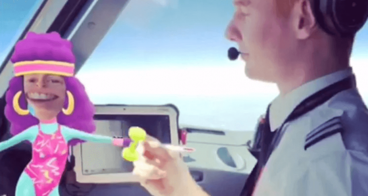 EasyJet suspends pilots who played Snapchat game at 30,000ft during flight