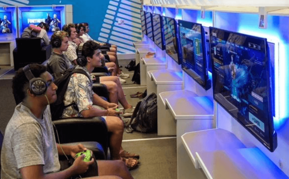 Dallas/Fort Worth International Airport opens two video game lounges