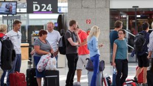 American Airlines tests new boarding technology to catch line-cutting ...