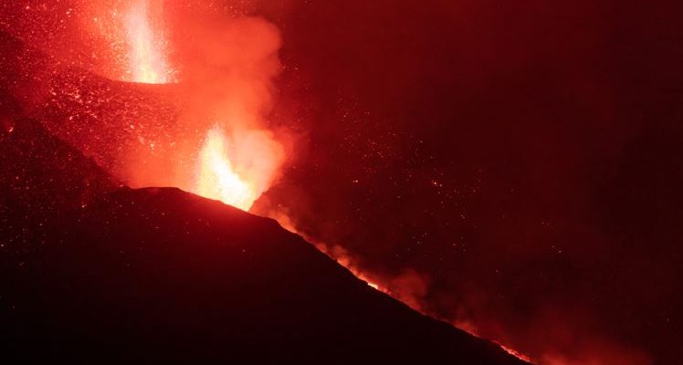 Bali flights cancelled after volcano eruption