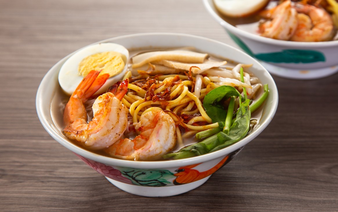 Phuket Food Guide – What to Eat, Local Dishes & Dining Tips (2026)